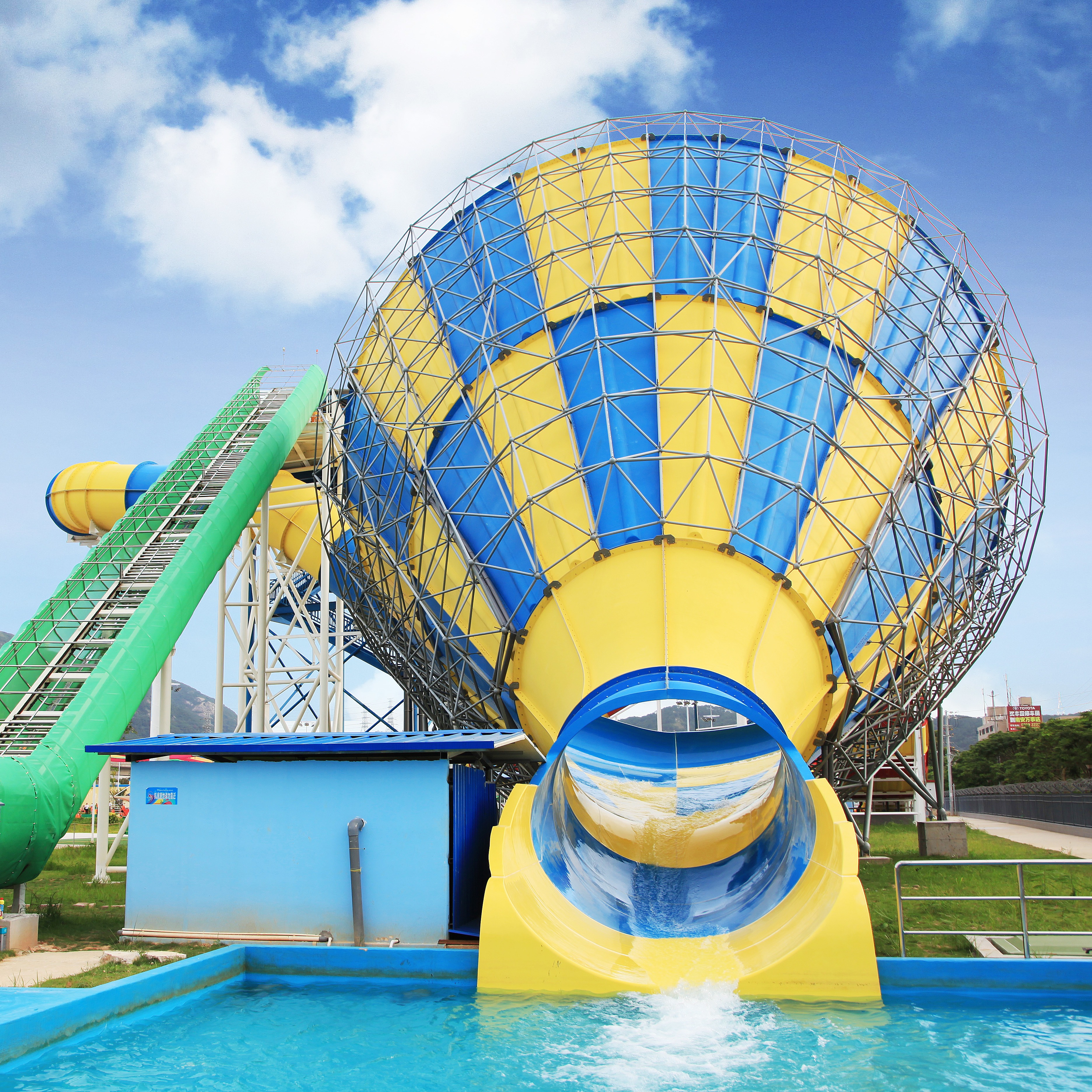 Disesuaikan Super Tornado Fiberglass Water Slides 14.6m Platform Tinggi ...